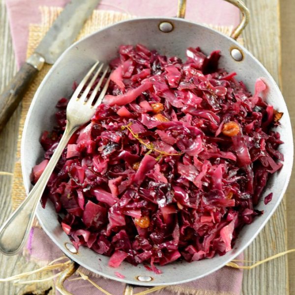 Chou rouge cuit lentement aux raisins secs - Recette