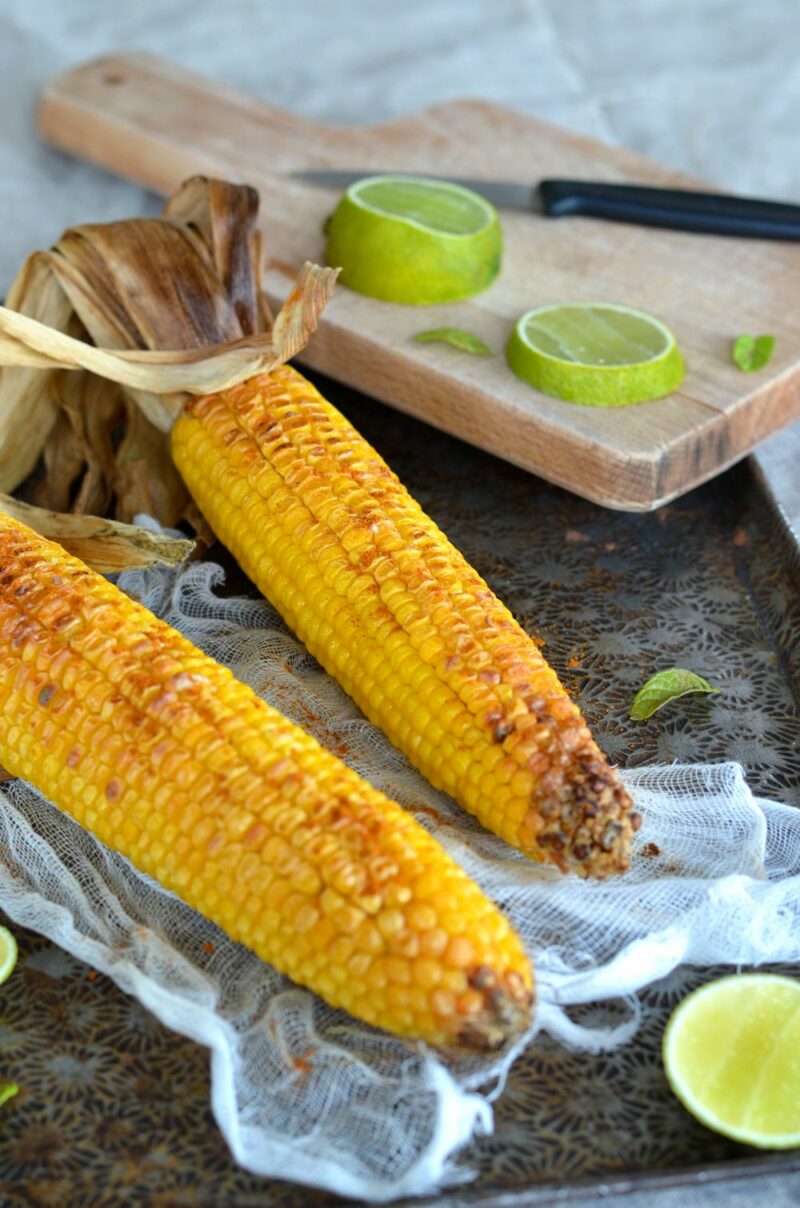 Épis de maïs grillé au four et beurre épicé - Recette