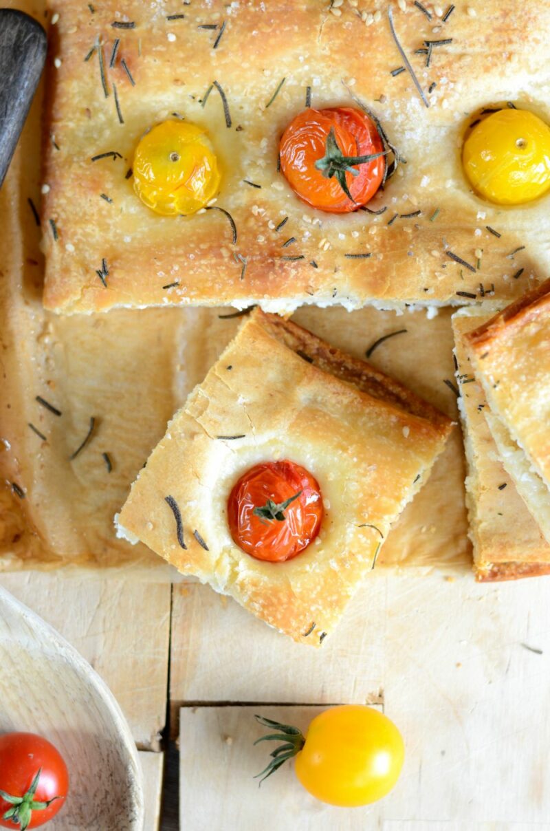Fougasse maison aux tomates cerises, fromage de chèvre