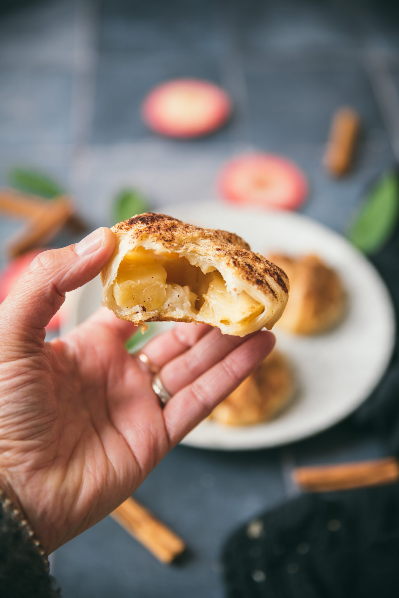 Apple Turnover with Cinnamon {Easy Recipe}