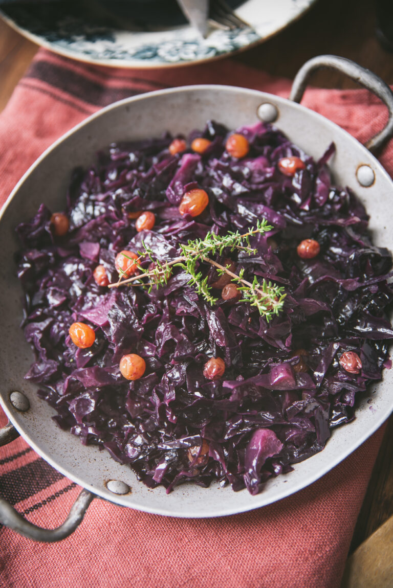 Chou rouge cuit lentement aux raisins secs - Recette