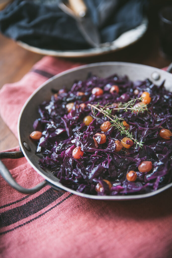 Chou rouge cuit lentement aux raisins secs - Recette